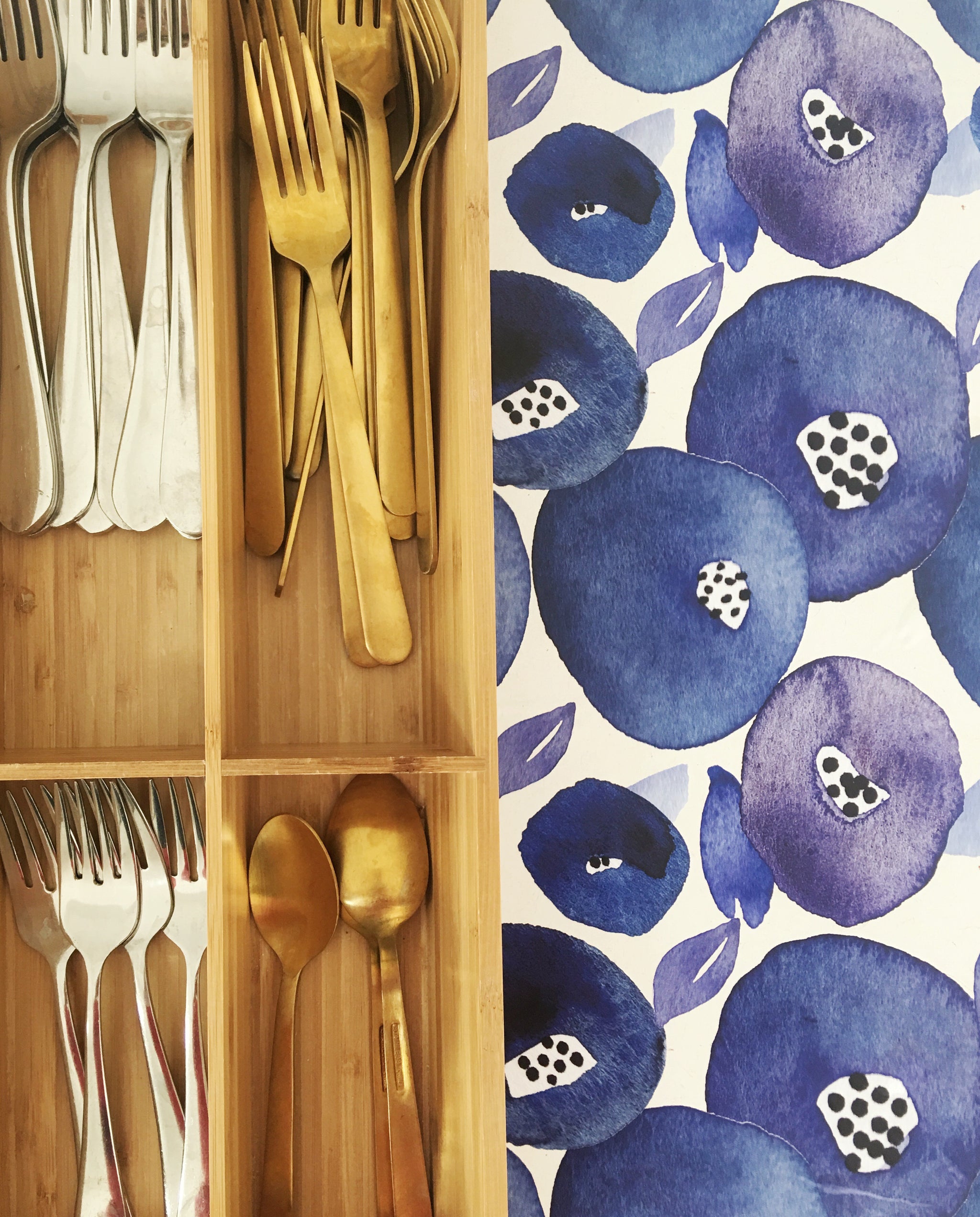 Laynee Drawer Liner- Cream Background/Blue Floral – JaxnBlvd